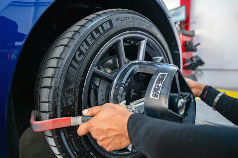 Computerized 4 - wheel alignment - Advance Auto Repairing Services